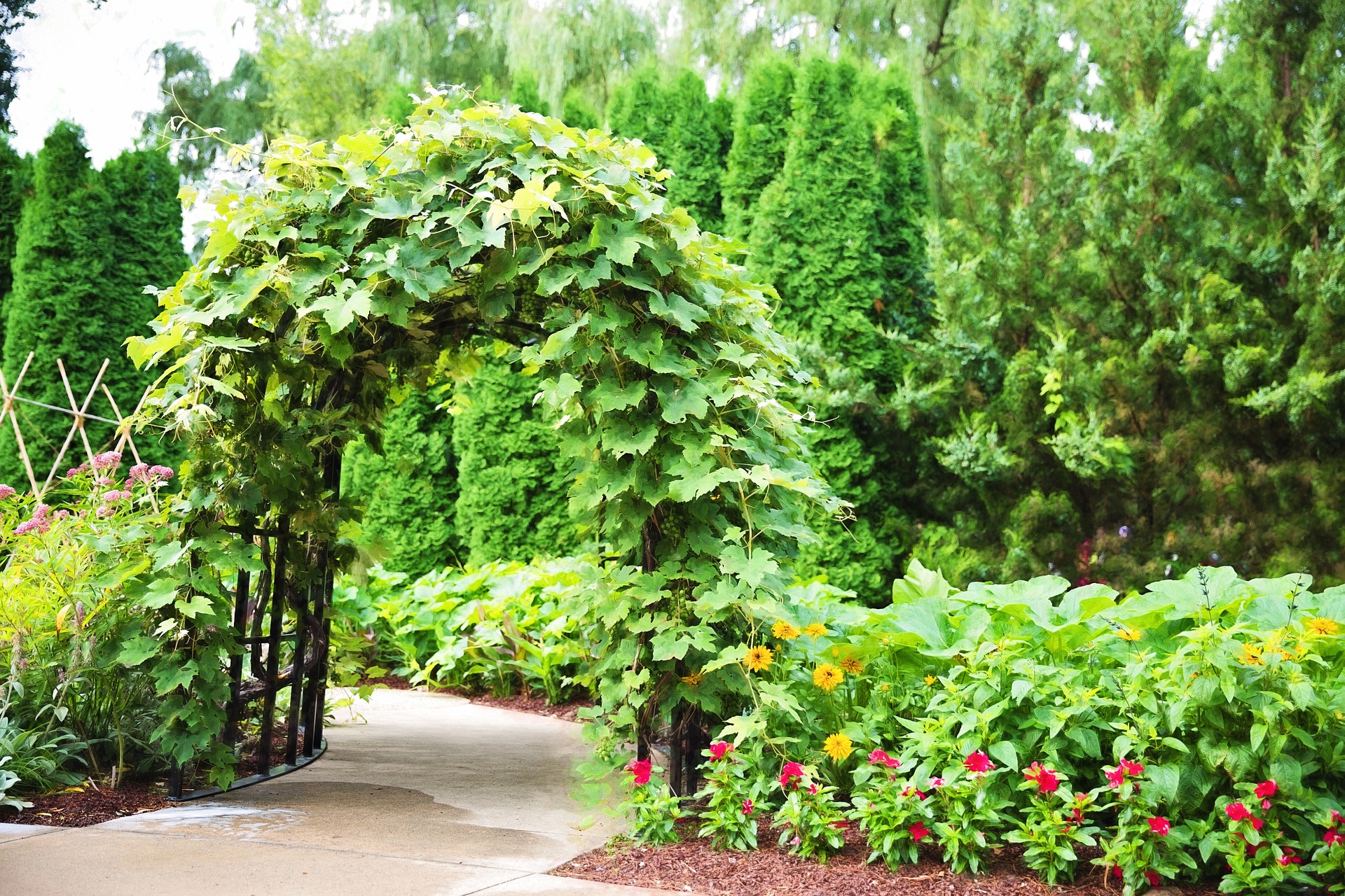 Building an arbour - lets-do-diy.com