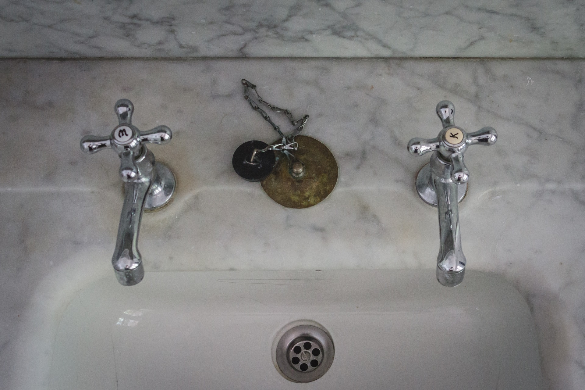 Repairing a tap with poor water flow video - lets-do-diy.com