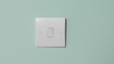 Fix a light switch - Step-by-step guide and video