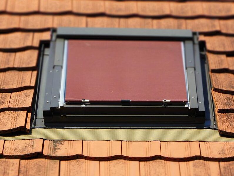 Fitting a roof window - lets-do-diy.com